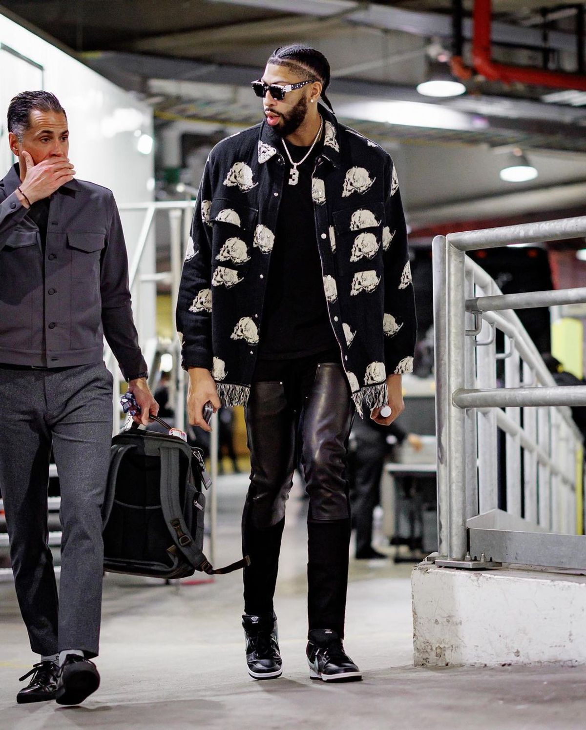Anthony Davis Outfit from January 31, 2023 | WHAT’S ON THE STAR?