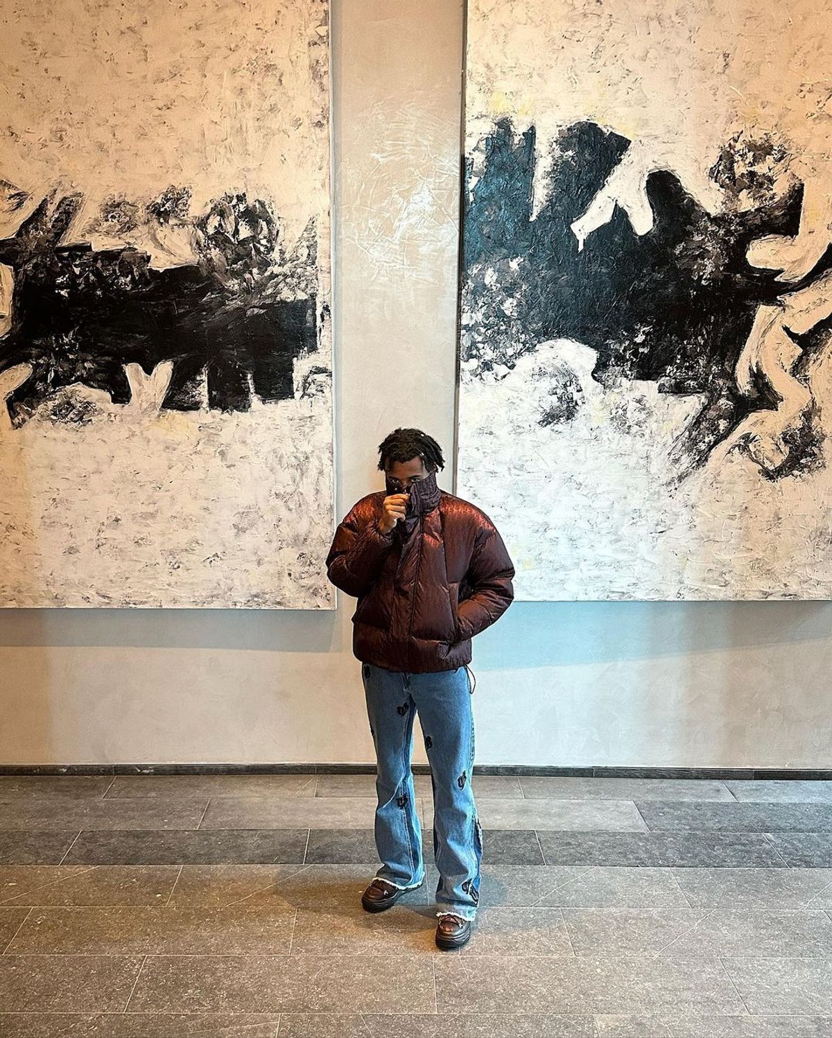 Jules Kounde Outfit from February 9, 2023 | WHAT’S ON THE STAR?