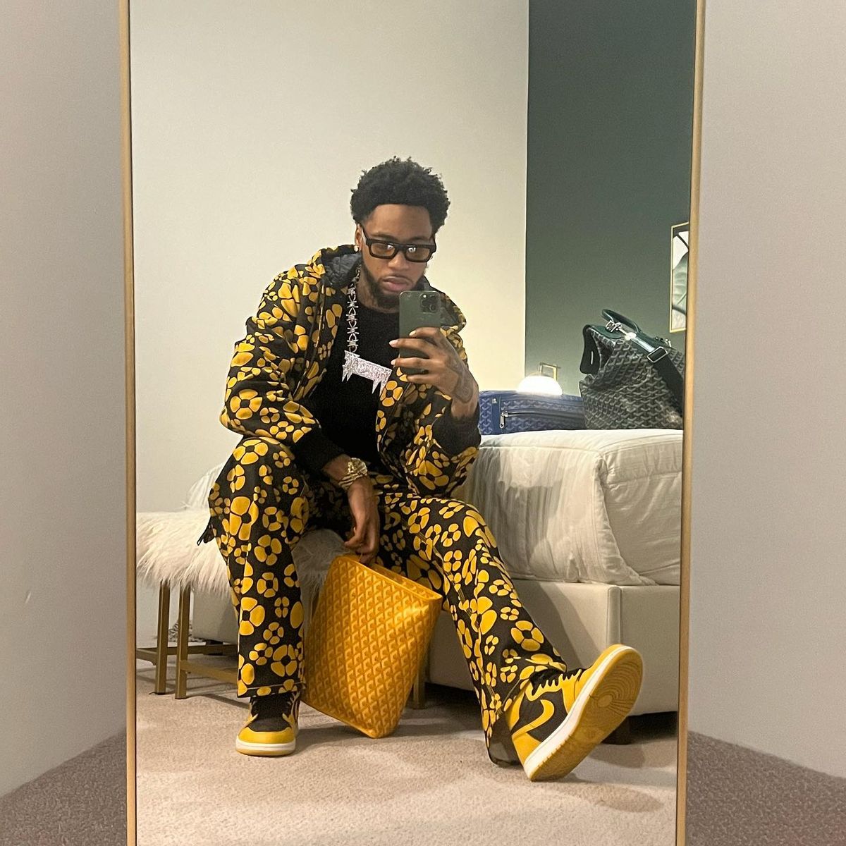 Key Glock Outfit from February 14, 2023 | WHAT’S ON THE STAR?