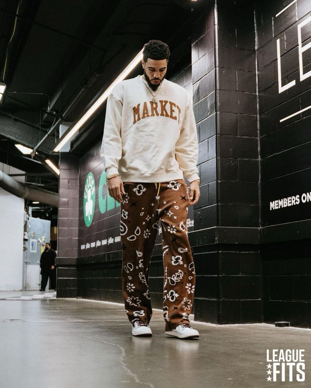 Jayson Tatum Outfit from February 16, 2023 | WHAT’S ON THE STAR?