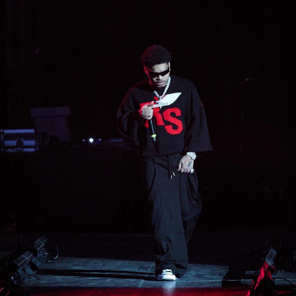 No Cap Outfit from February 17, 2023 | WHAT’S ON THE STAR?