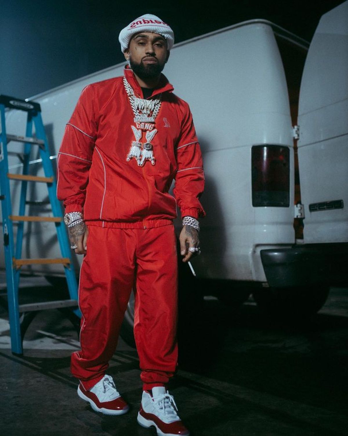 Bryant Mayers Outfit from February 19, 2023 | WHAT’S ON THE STAR?