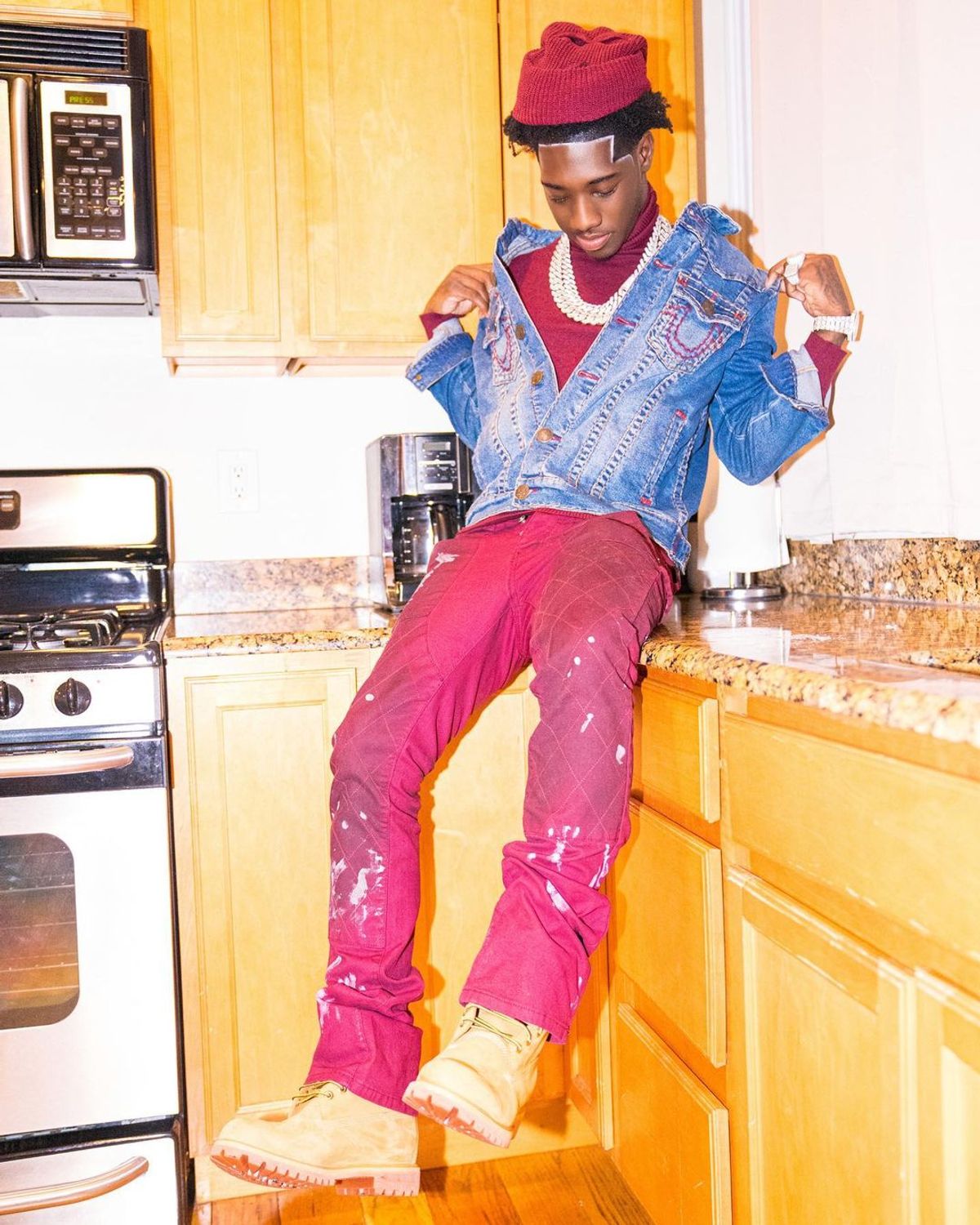 2Rare Outfit from March 1, 2023 | WHAT’S ON THE STAR?