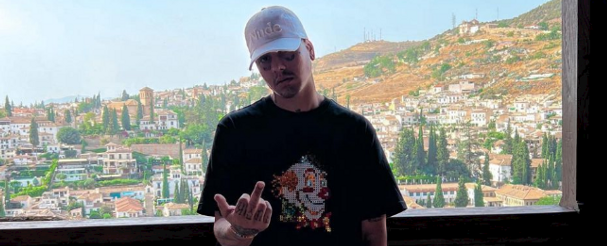 Duki: Outfits, Clothes, Style and Fashion | WHAT’S ON THE STAR?