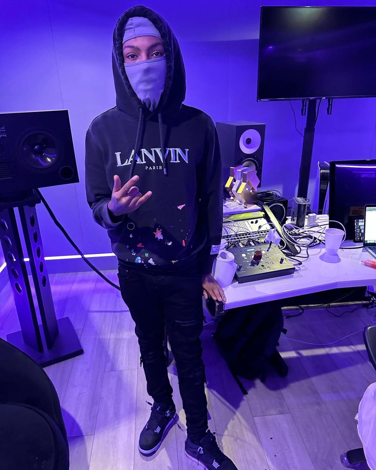 SL Outfit from January 13, 2023 | WHAT’S ON THE STAR?