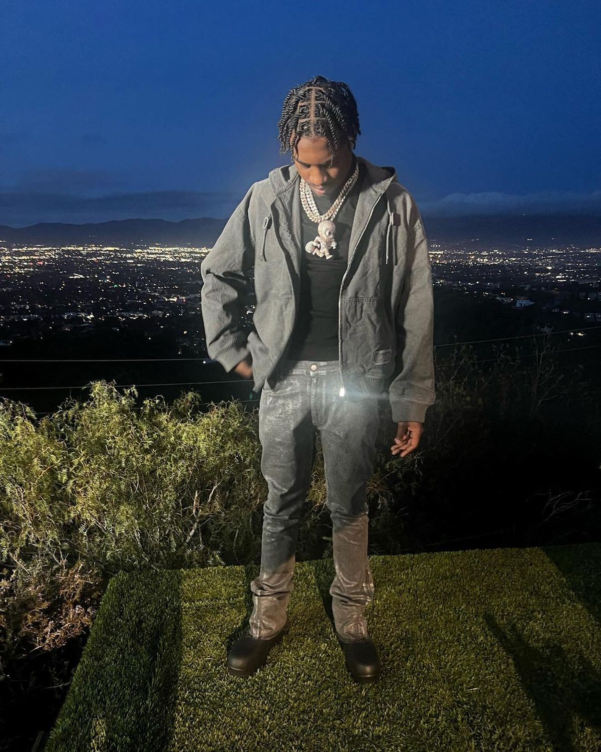 Lil Tjay Outfit from March 17, 2023 | WHAT’S ON THE STAR?