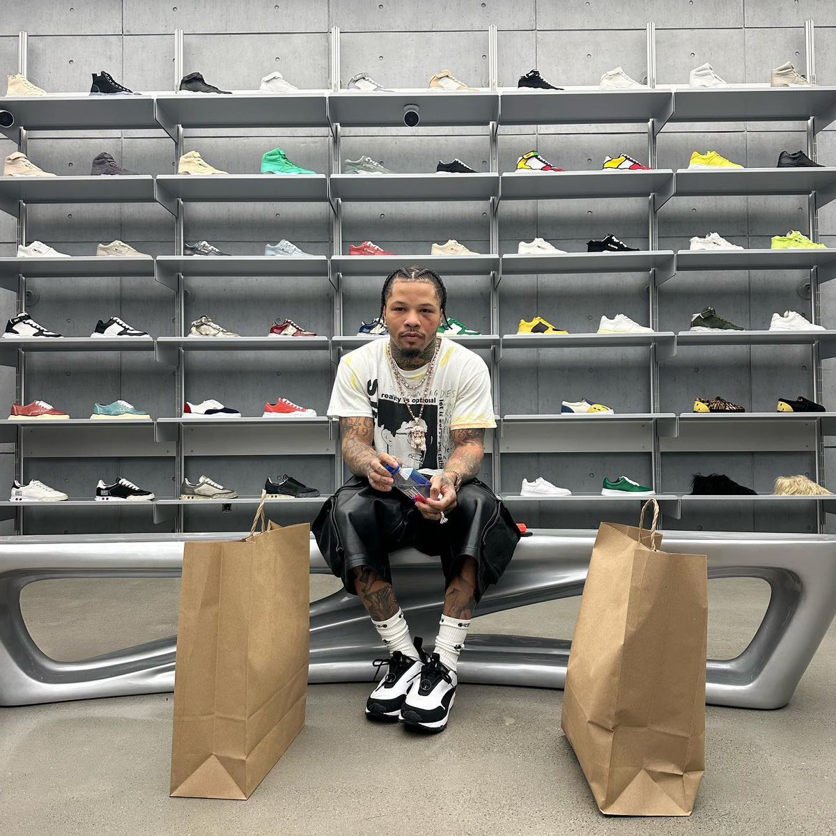 Gervonta Davis Outfit from January 11, 2023 | WHAT’S ON THE STAR?