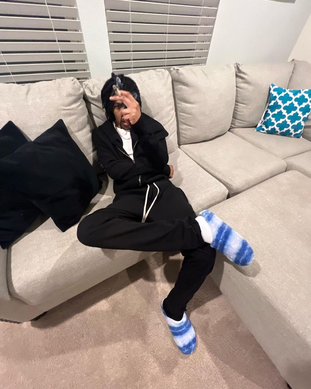 Kankan Outfit from March 25, 2023 | WHAT’S ON THE STAR?