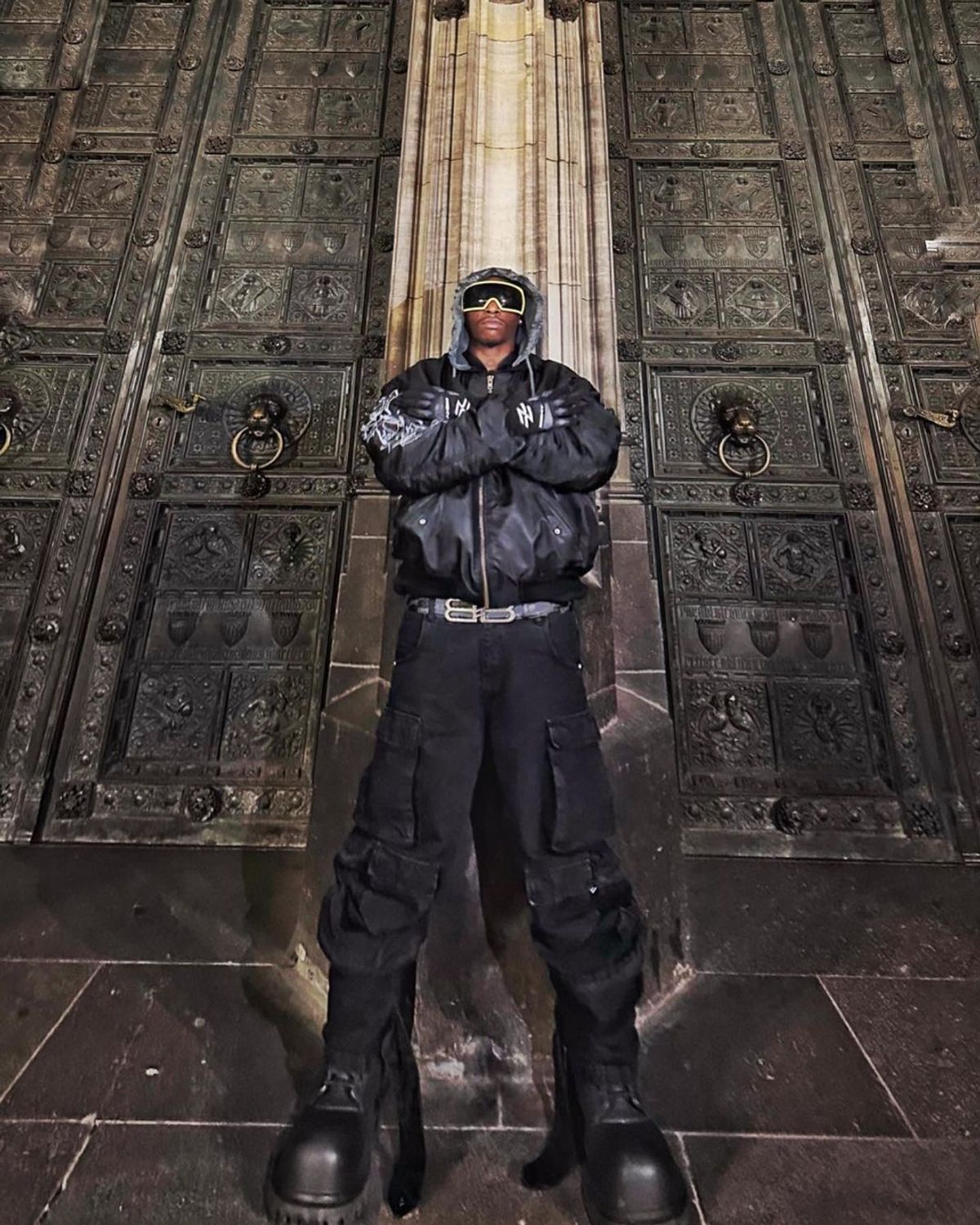 Bloody Osiris Outfit from March 25, 2023 | WHAT’S ON THE STAR?