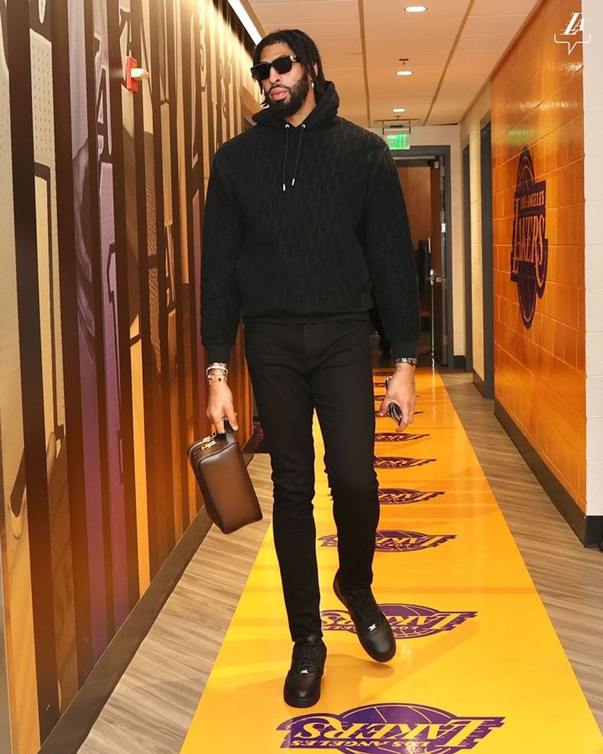 Anthony Davis Outfit from March 25, 2023 | WHAT’S ON THE STAR?