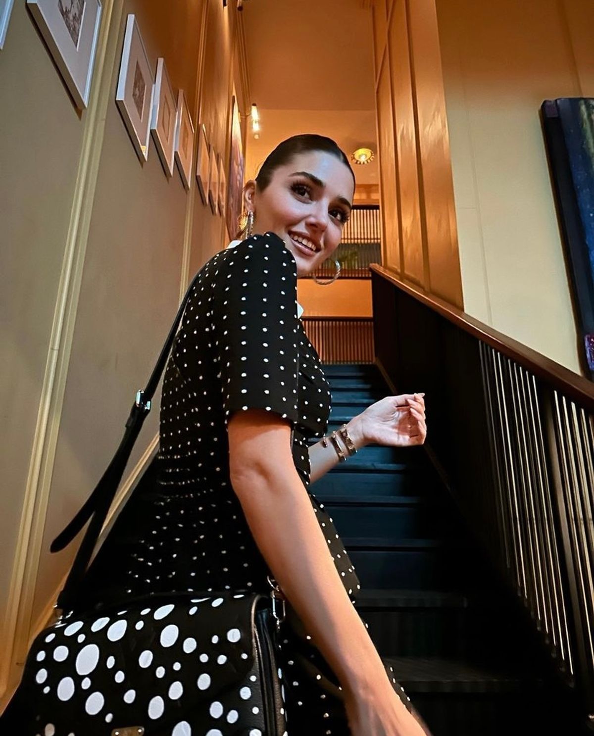 Hande Erchel Outfit from March 29, 2023 | WHAT’S ON THE STAR?