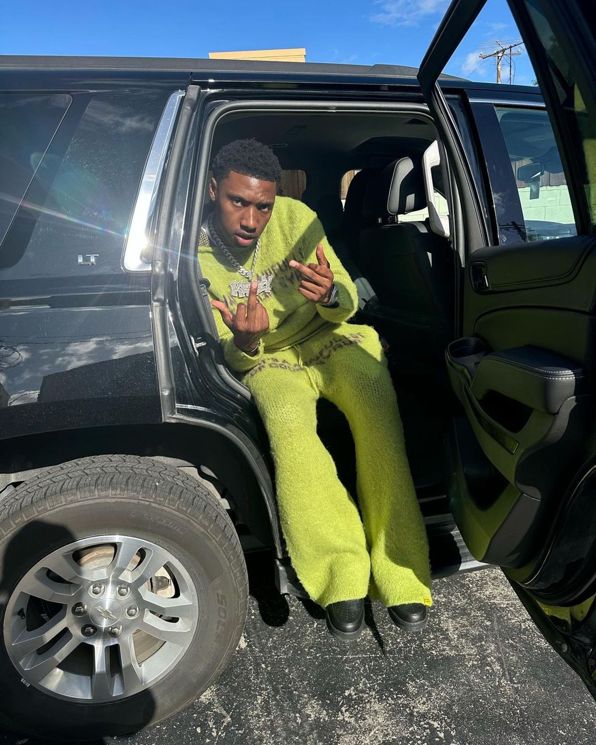 Rob49 Outfit from April 1, 2023 | WHAT’S ON THE STAR?