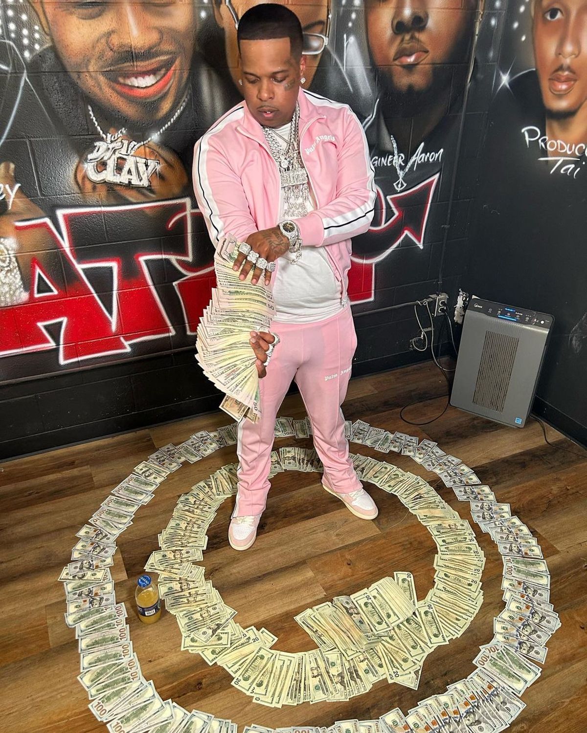 Finesse2tymes Outfit from April 3, 2023 | WHAT’S ON THE STAR?