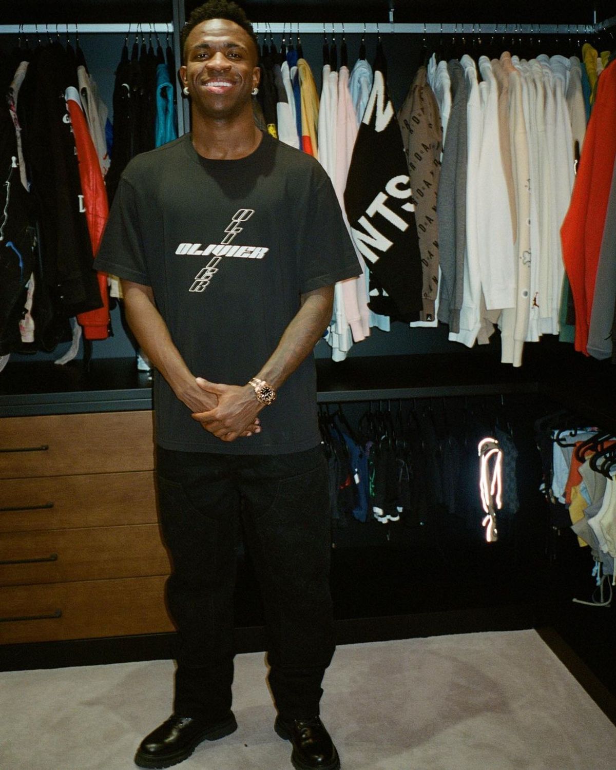 Vinicius Jr Outfit from March 5, 2023 | WHAT’S ON THE STAR?