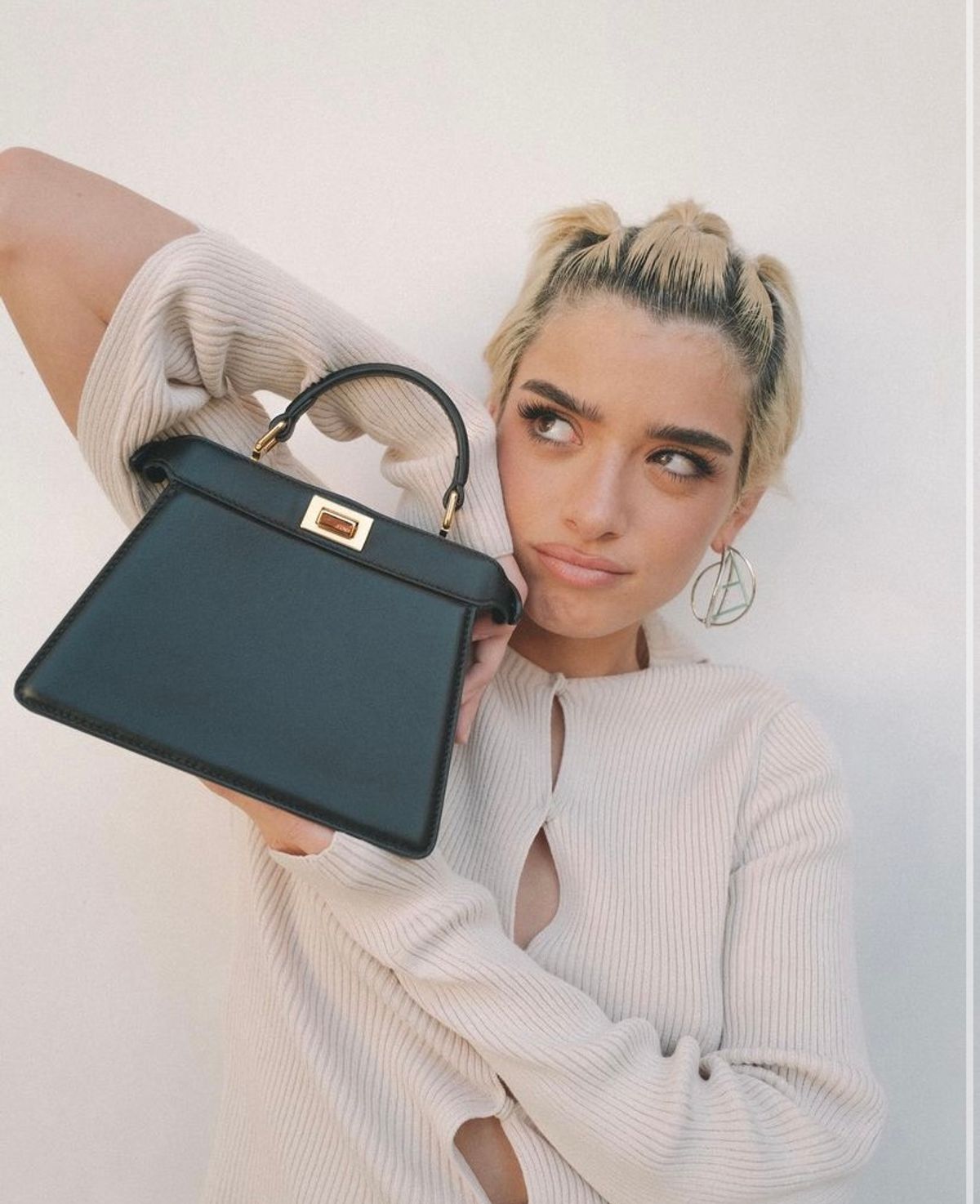 Dixie D'Amelio Outfit from April 5, 2023 | WHAT’S ON THE STAR?