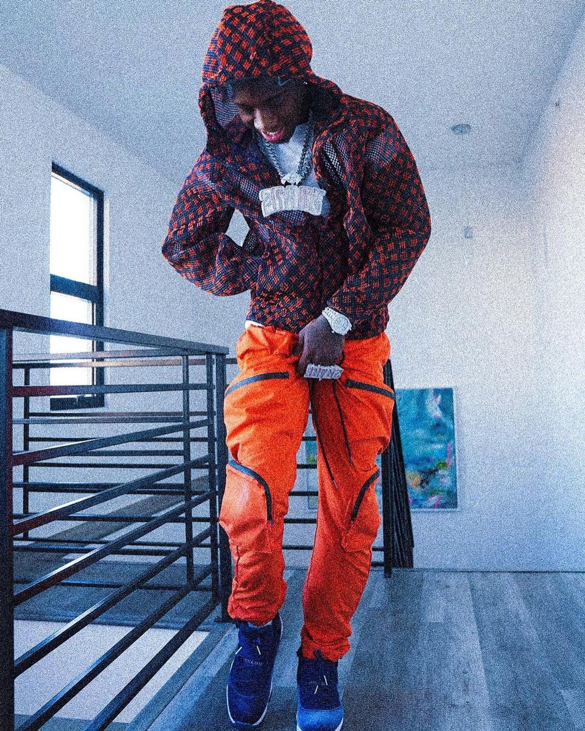 2Rare Outfit from April 11, 2023 | WHAT’S ON THE STAR?