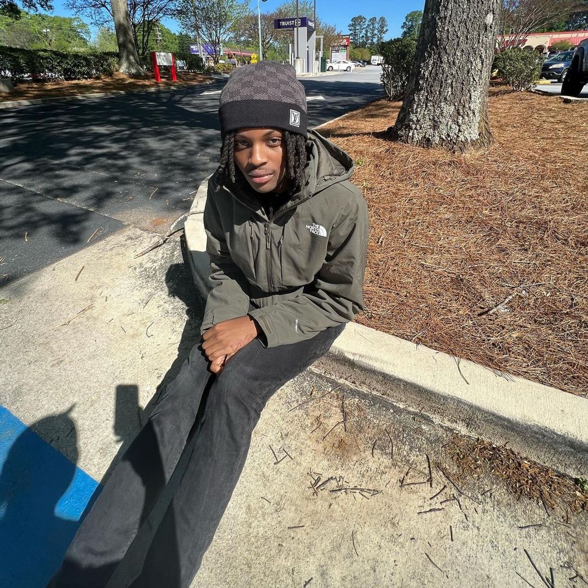 sgpwes Outfit from April 11, 2023 | WHAT’S ON THE STAR?