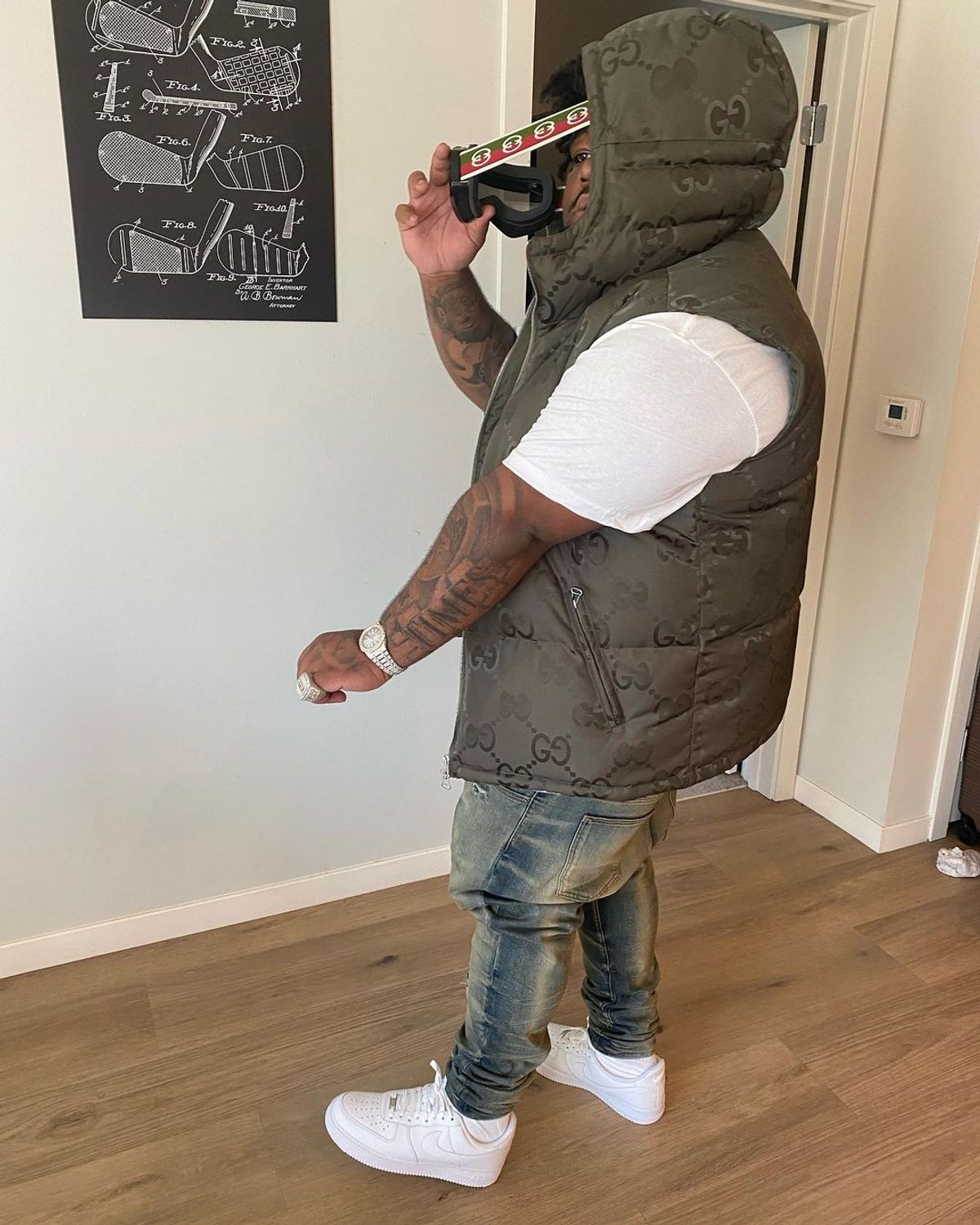 Rod Wave Outfit from April 18, 2023 | WHAT’S ON THE STAR?