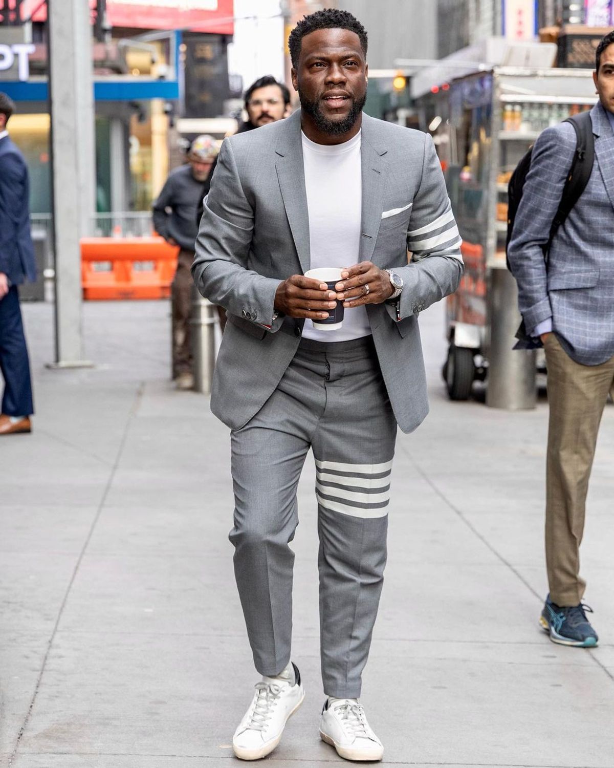 Kevin Hart Outfit from April 22, 2023 | WHAT’S ON THE STAR?