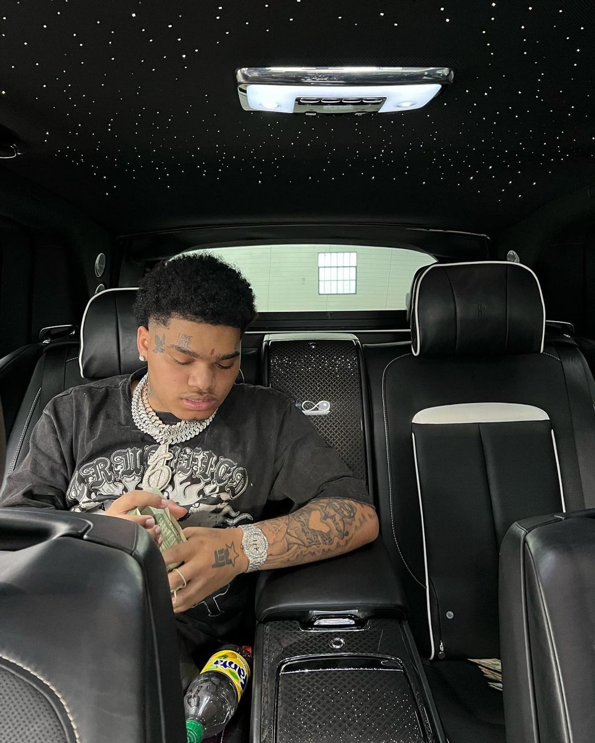 No Cap Outfit from April 1, 2023 | WHAT’S ON THE STAR?