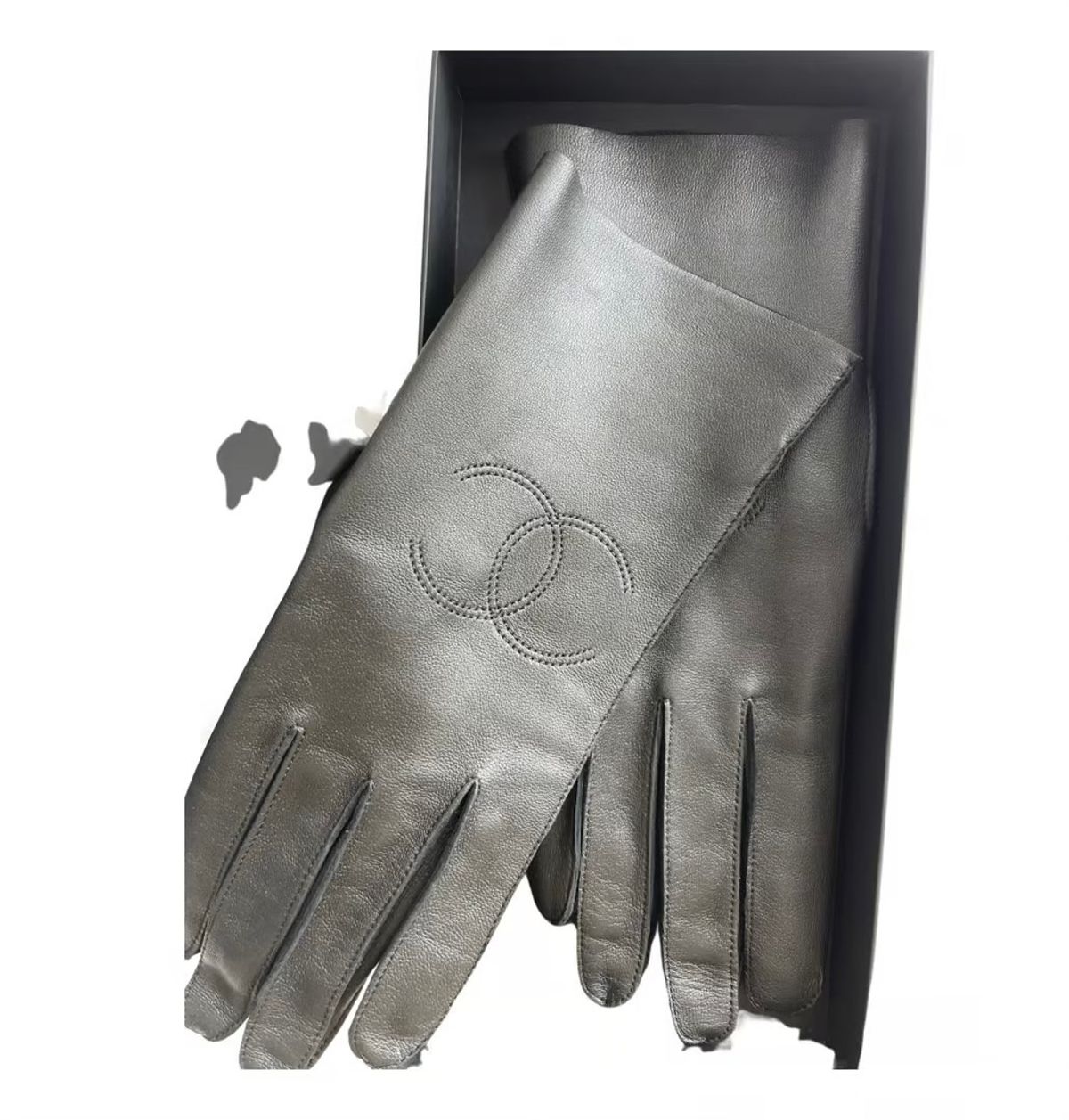 Chanel Leather Gloves | WHAT’S ON THE STAR?