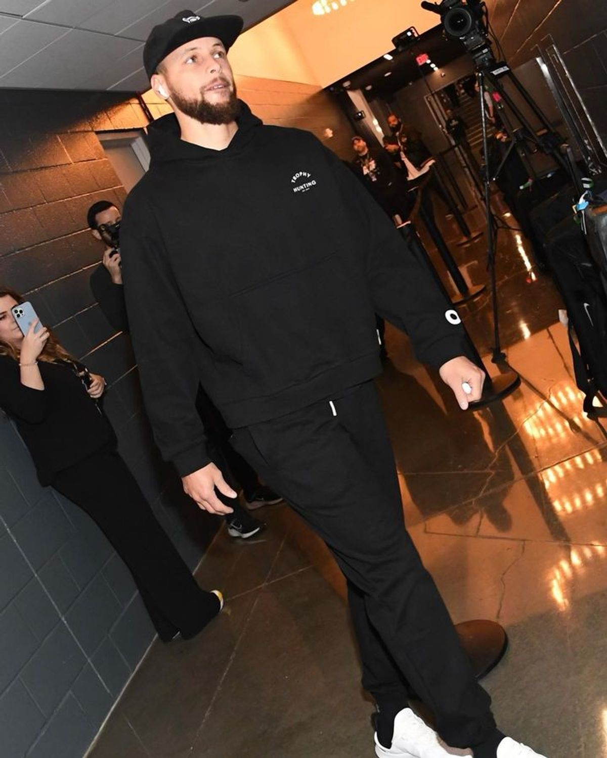 Stephen Curry Outfit from May 1, 2023 | WHAT’S ON THE STAR?