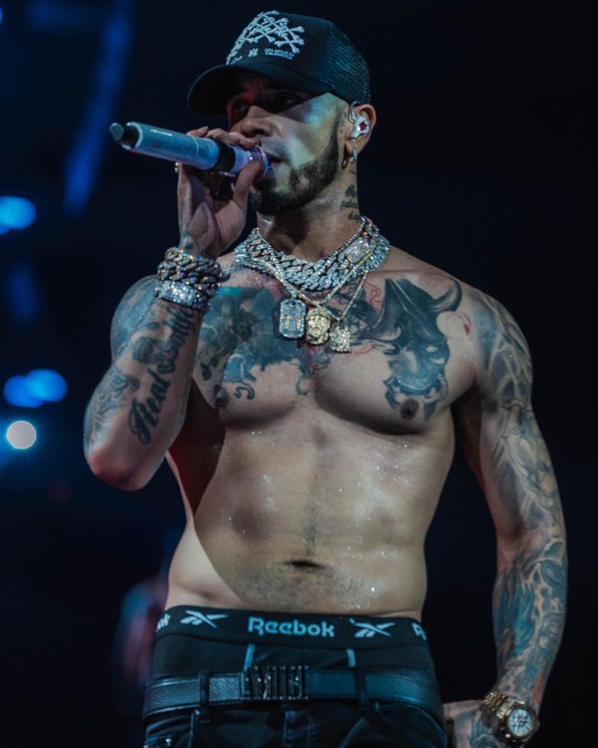Anuel AA Outfit from May 1, 2023 | WHAT’S ON THE STAR?