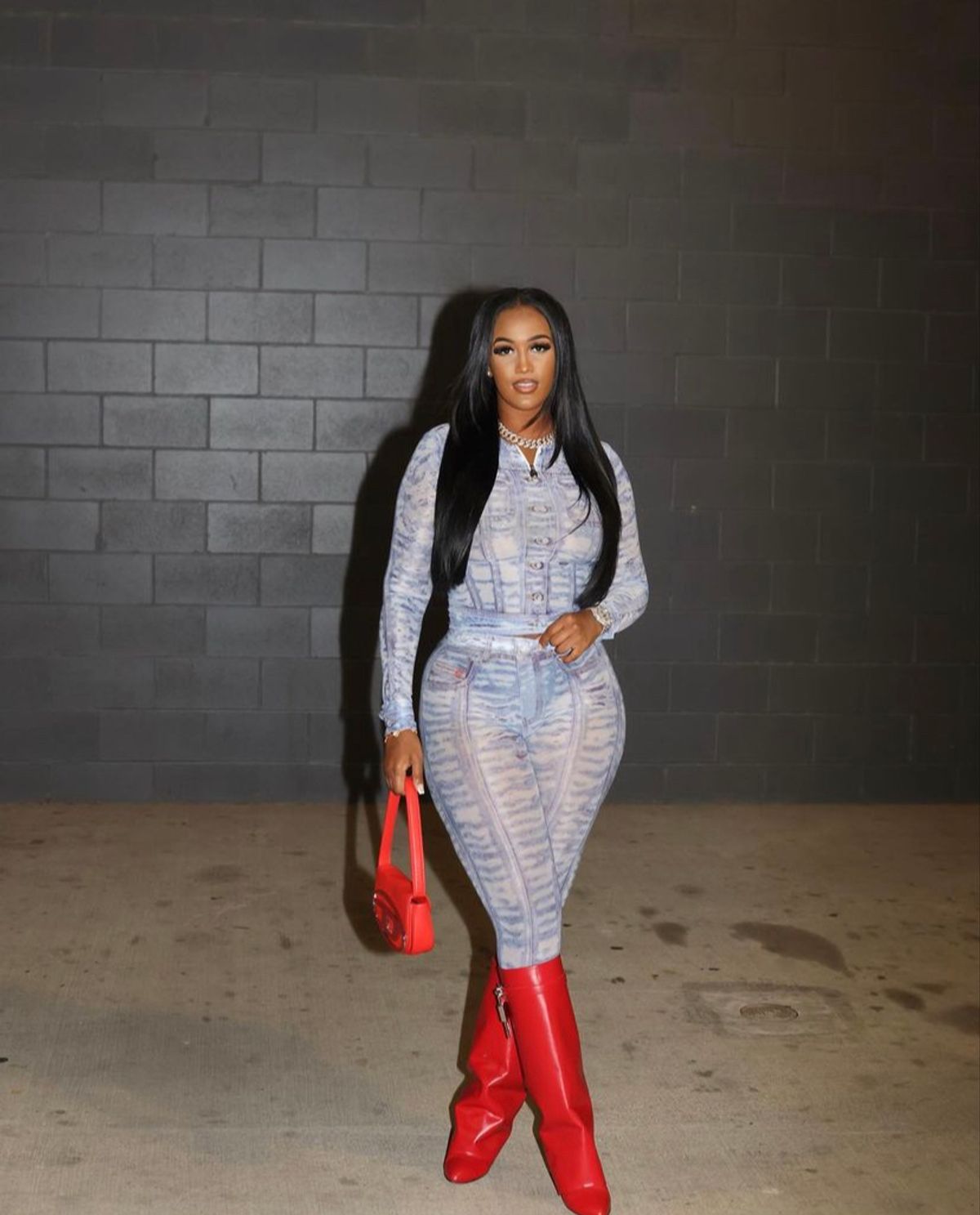 Nique Outfit from May 13, 2023 | WHAT’S ON THE STAR?