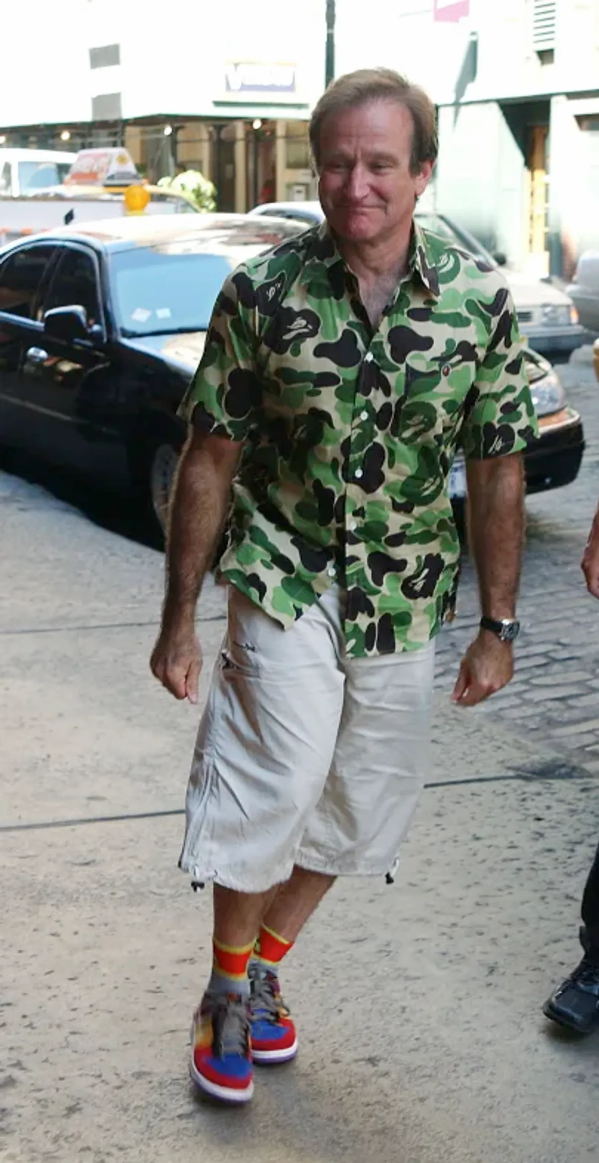 Robin Williams Outfit from May 16, 2002 | WHAT’S ON THE STAR?