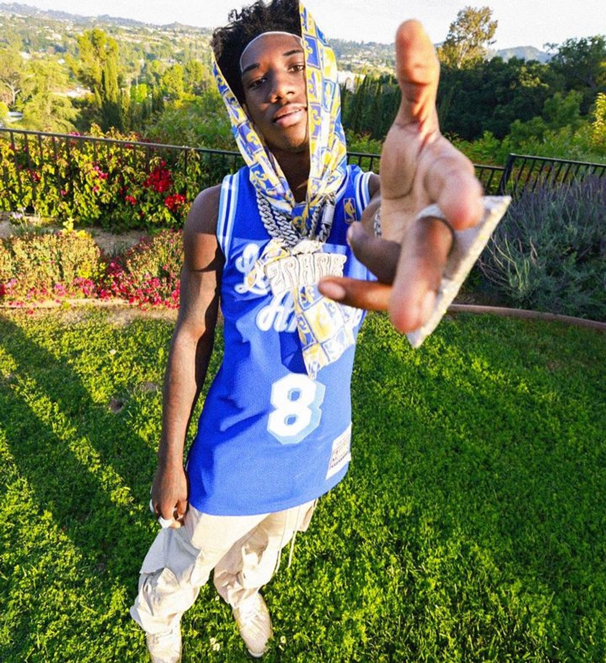 2Rare Outfit from May 16, 2023 | WHAT’S ON THE STAR?