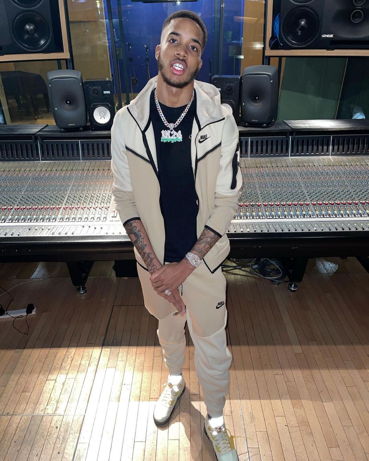 M24 Outfit from June 10, 2021 | WHAT’S ON THE STAR?