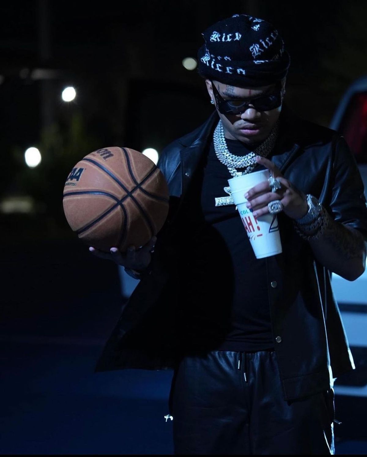 No Cap Outfit from April 6, 2023 | WHAT’S ON THE STAR?