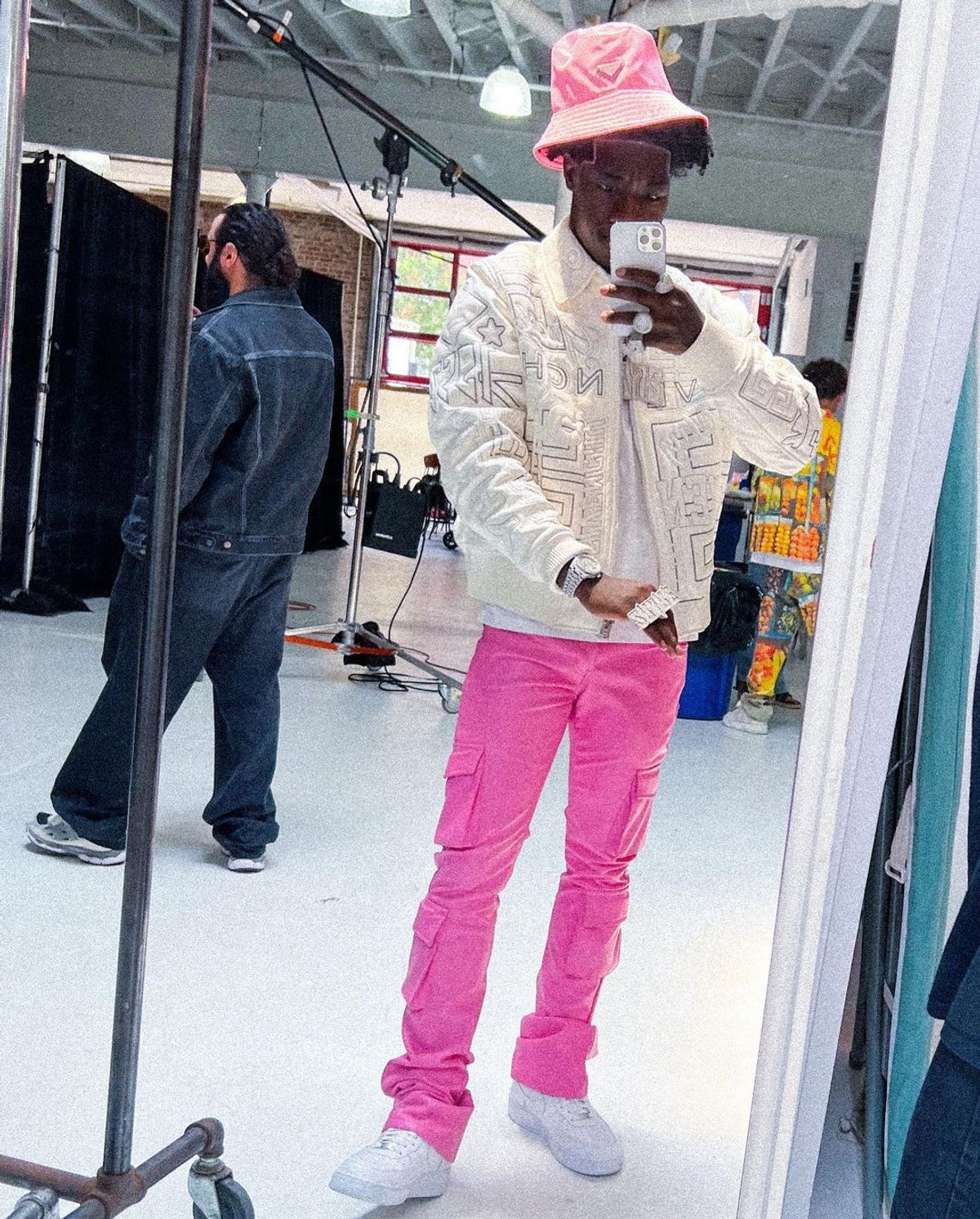 2Rare Outfit from May 25, 2023 | WHAT’S ON THE STAR?