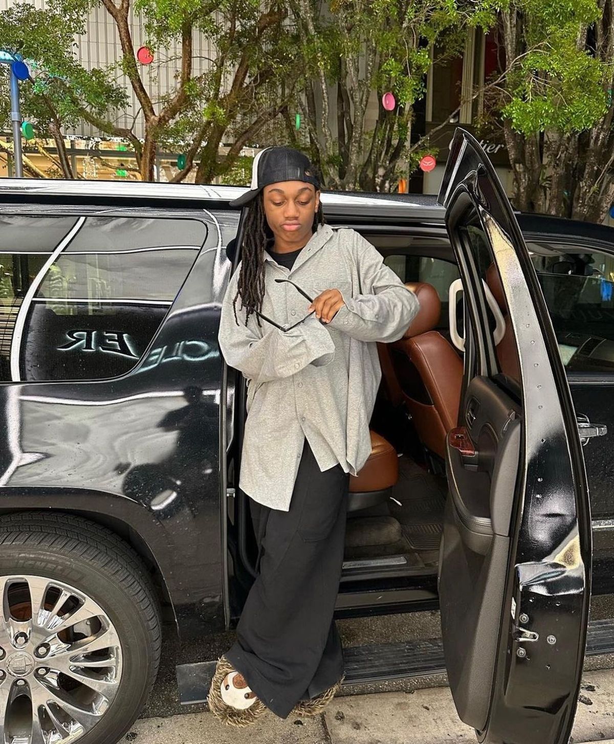 Tana Outfit from March 19, 2023 | WHAT’S ON THE STAR?