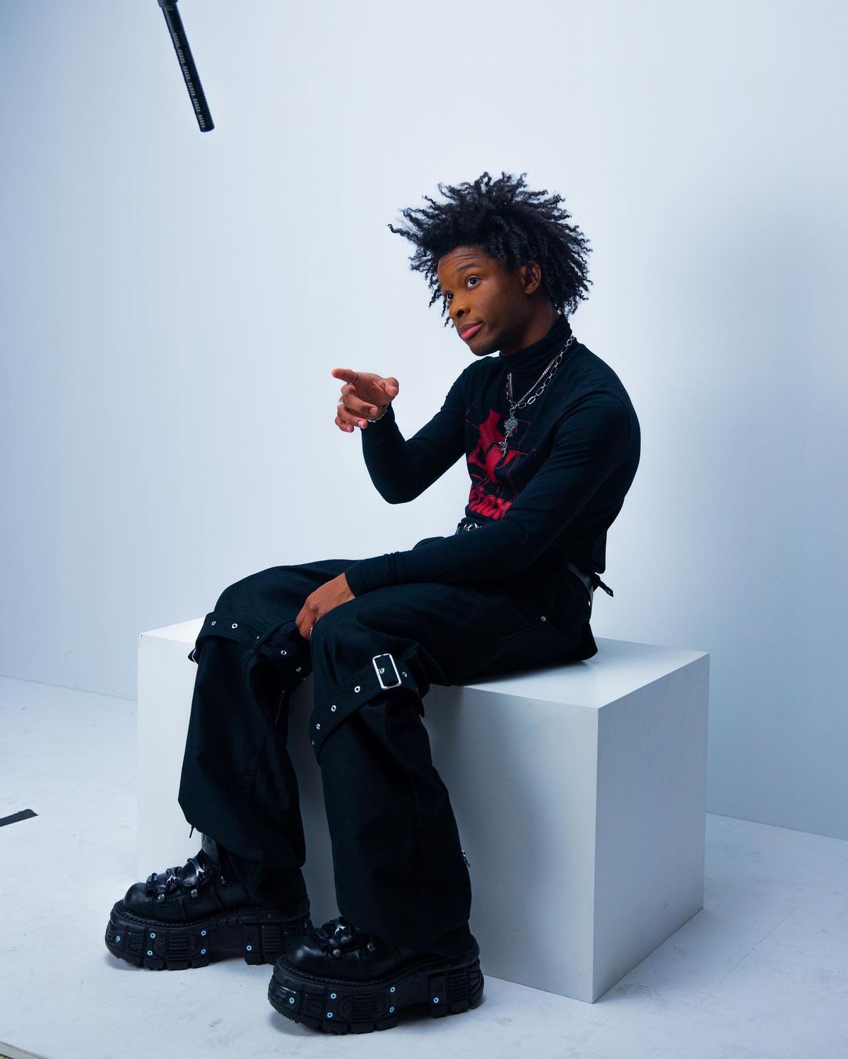 d4vd Outfit from March 30, 2022 | WHAT’S ON THE STAR?