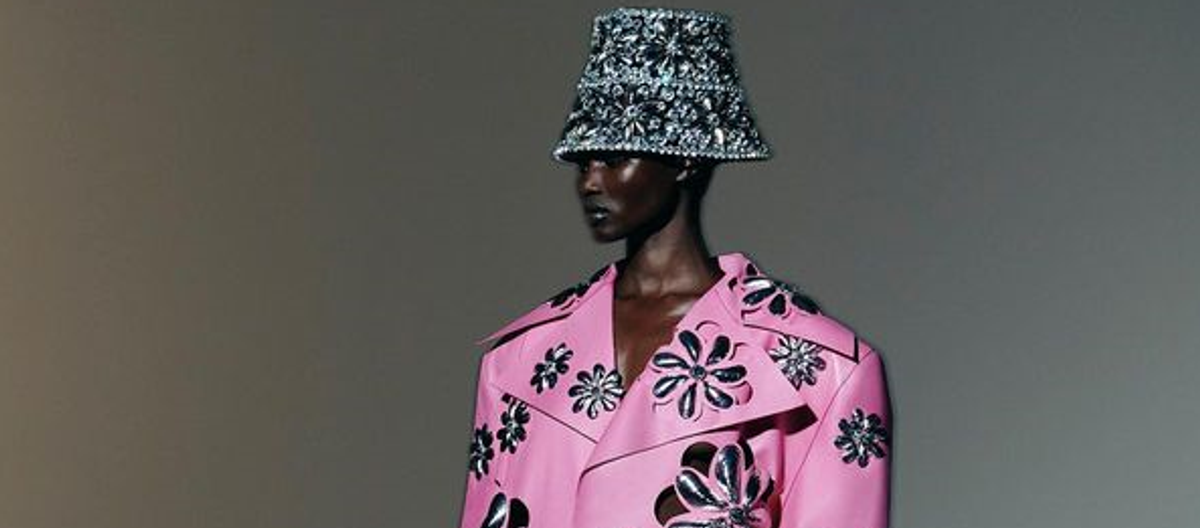 Area: Clothing, Shoes & Accessories | WHAT’S ON THE STAR?