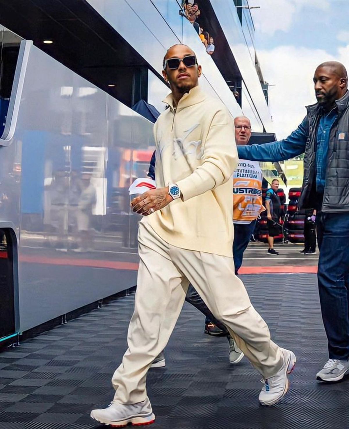 Lewis Hamilton Outfit from July 3, 2023 | WHAT’S ON THE STAR?