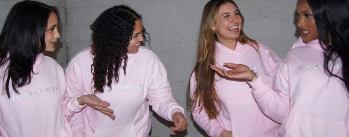 It's Your Wrld: Clothing, Shoes & Accessories | WHAT’S ON THE STAR?