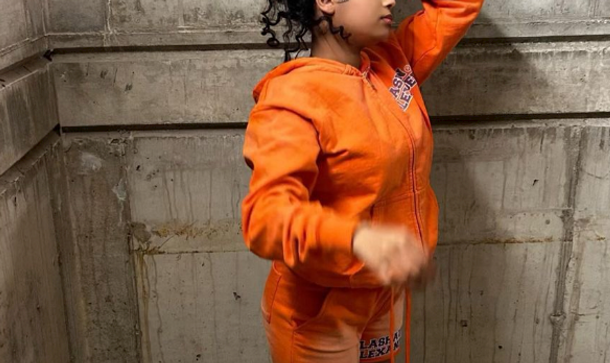 Lashaun Alexander: Clothing, Shoes & Accessories | WHAT’S ON THE STAR?