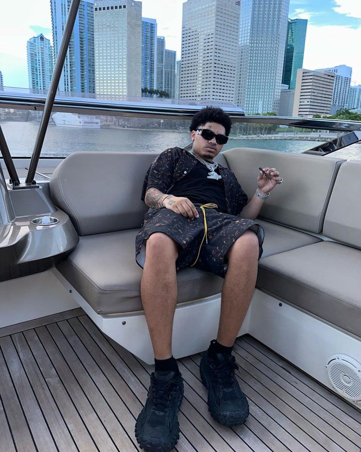 No Cap Outfit from July 14, 2023 | WHAT’S ON THE STAR?