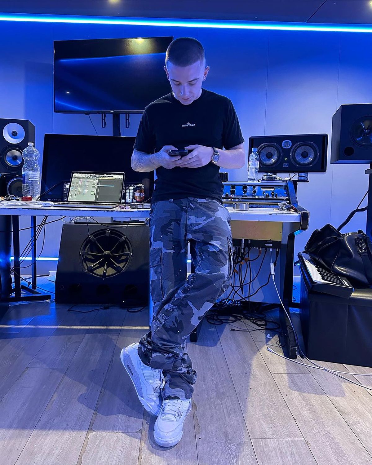 ArrDee Outfit from August 22, 2023 | WHAT’S ON THE STAR?