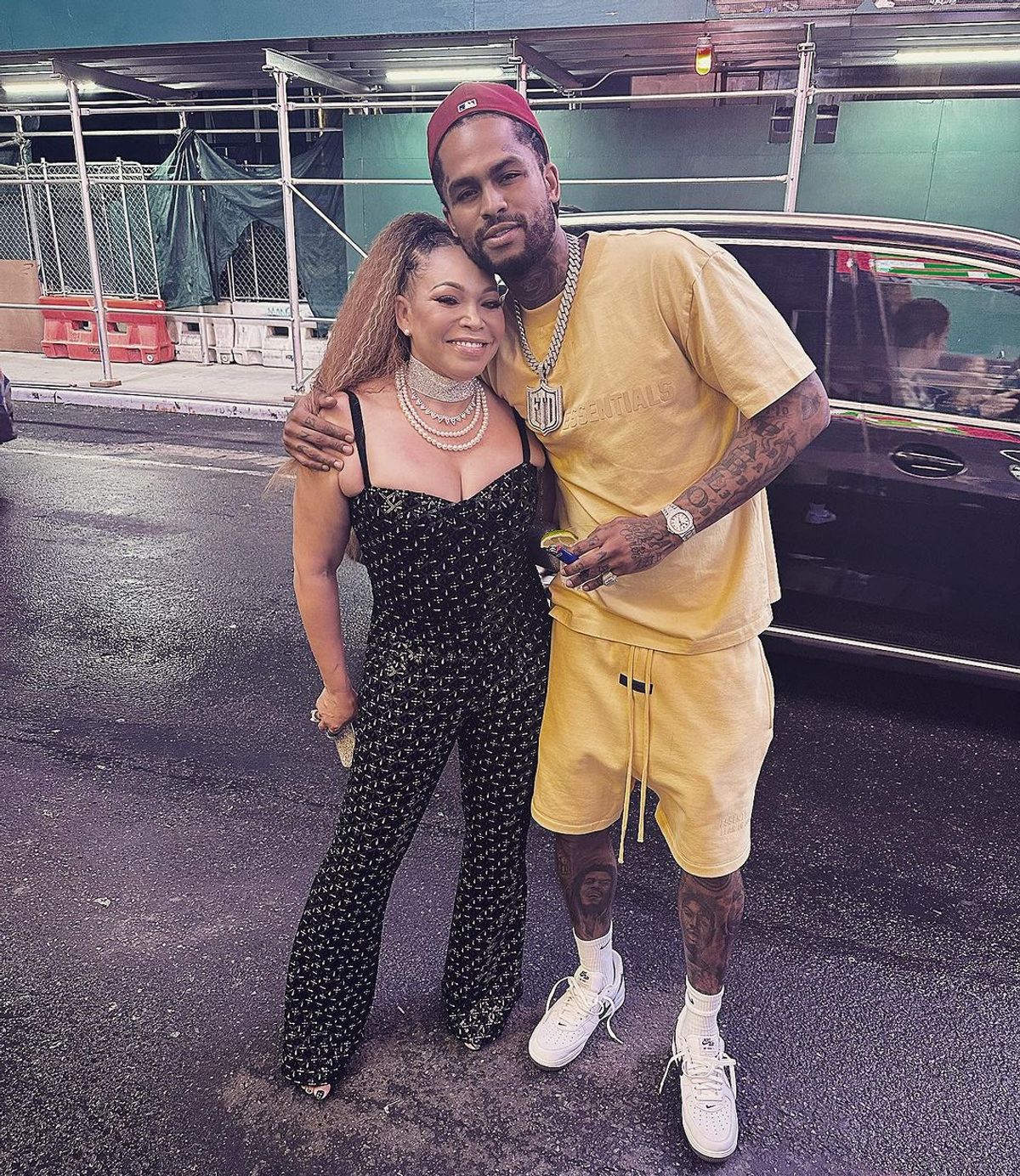 Dave East Outfit from August 25, 2023 | WHAT’S ON THE STAR?