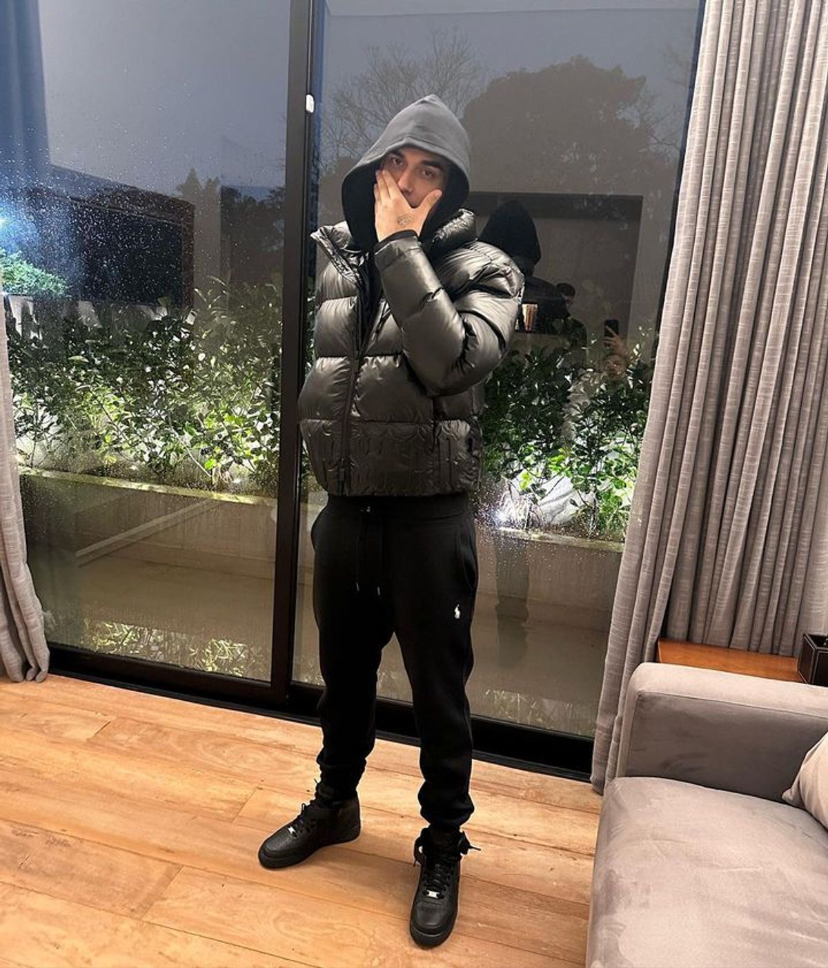 Veigh Outfit from August 28, 2023 | WHAT’S ON THE STAR?