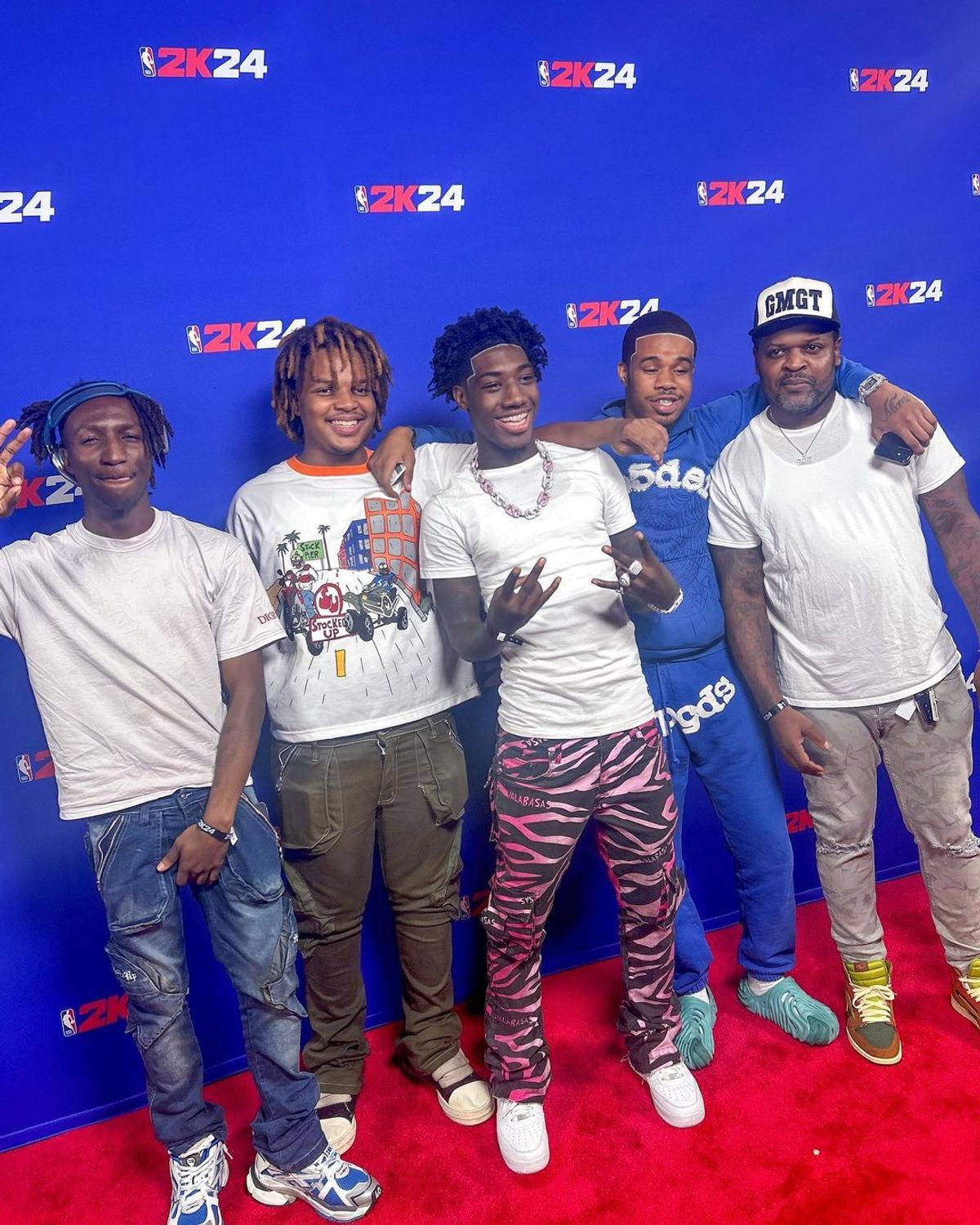 2Rare Outfit from September 7, 2023 | WHAT’S ON THE STAR?