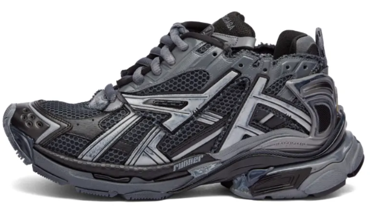 Balenciaga Dark Grey And Black Runner Sneakers | WHAT’S ON THE STAR?