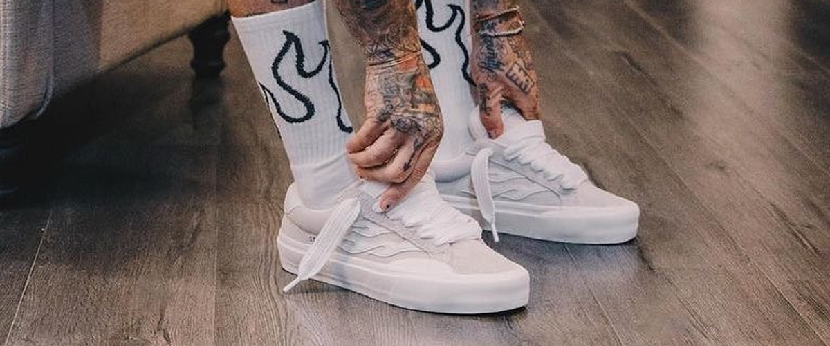 Straye: Clothing, Shoes & Accessories | WHAT’S ON THE STAR?