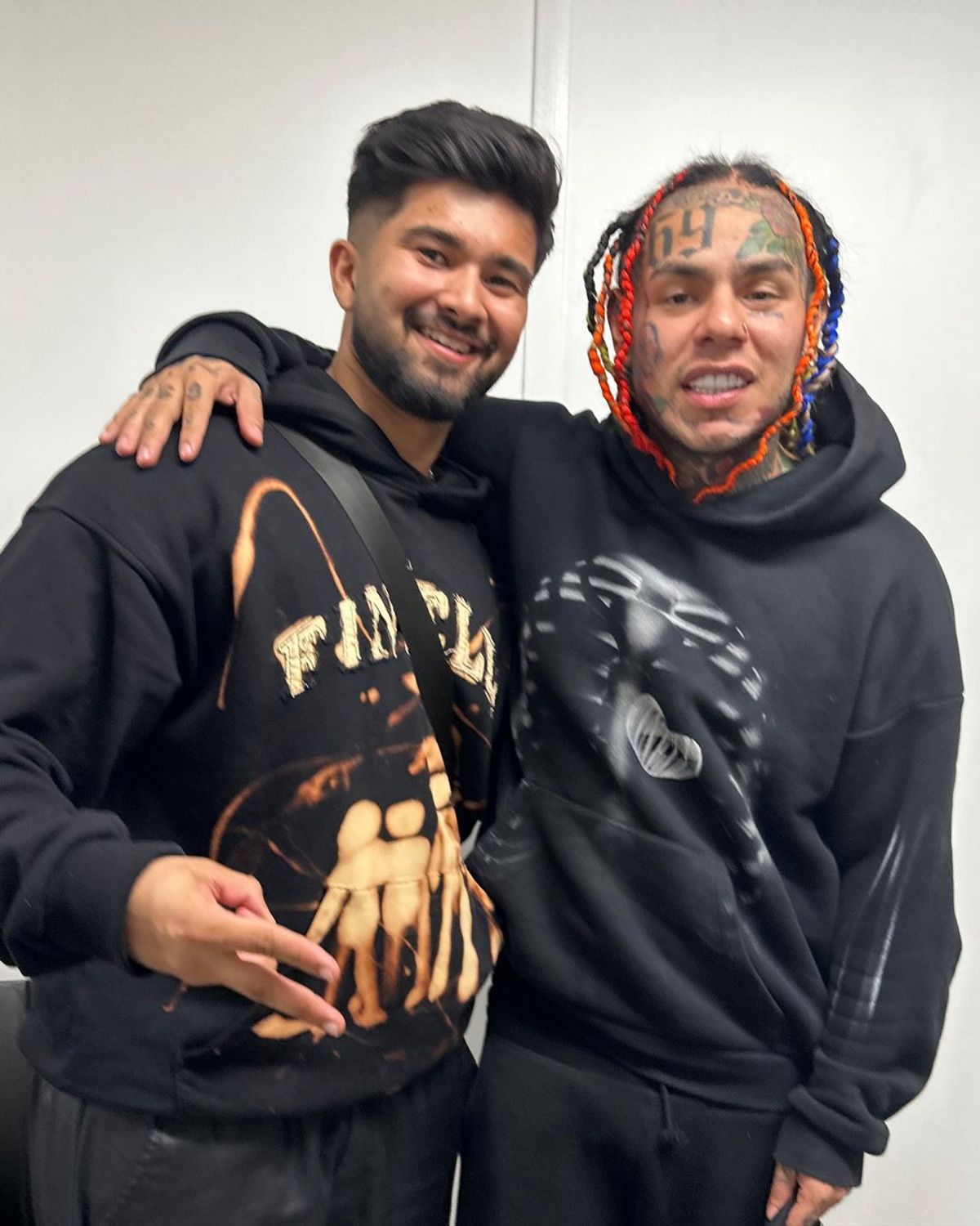 6ix9ine Outfit from September 12, 2023 | WHAT’S ON THE STAR?