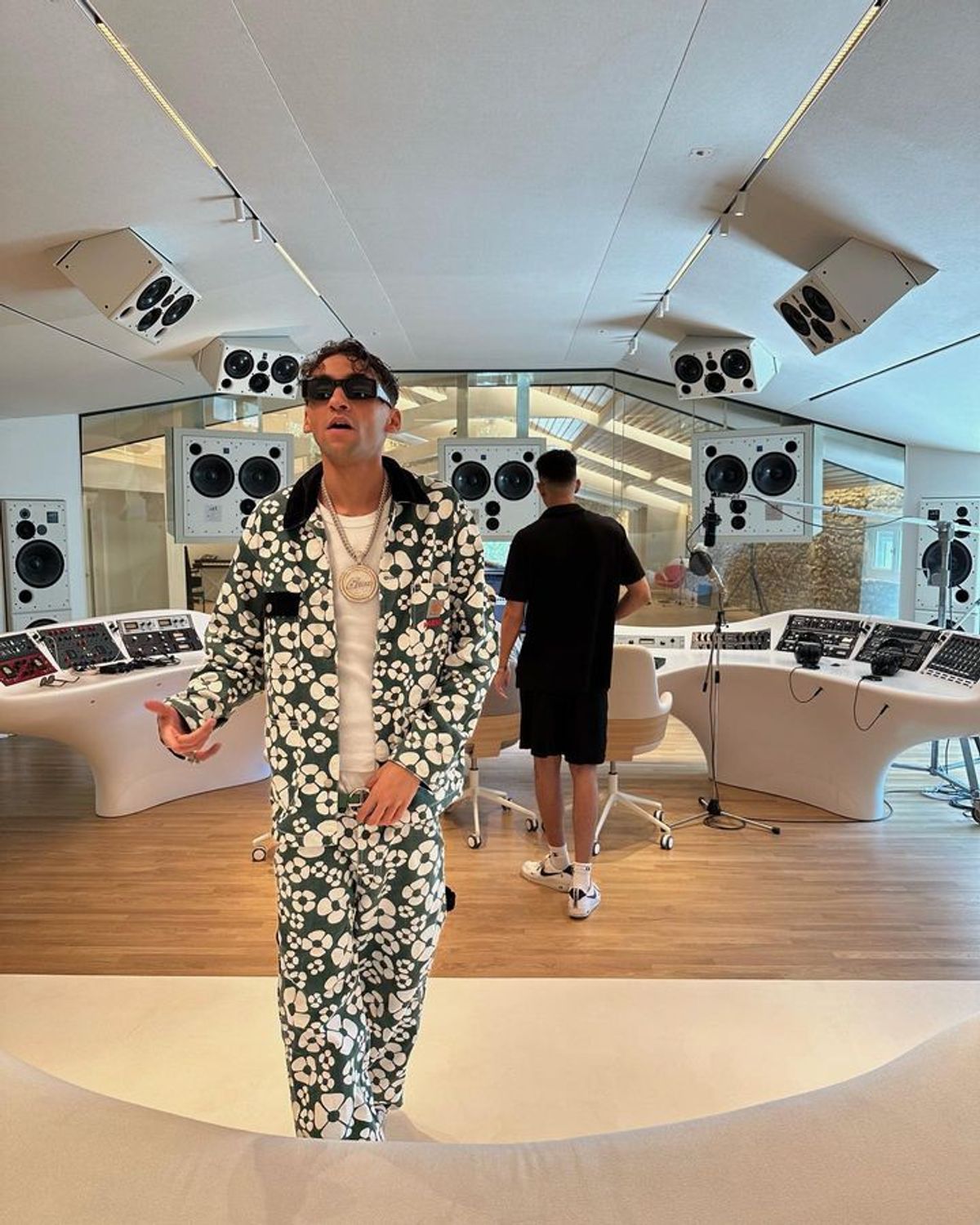 Achraf Outfit from September 16, 2023 | WHAT’S ON THE STAR?