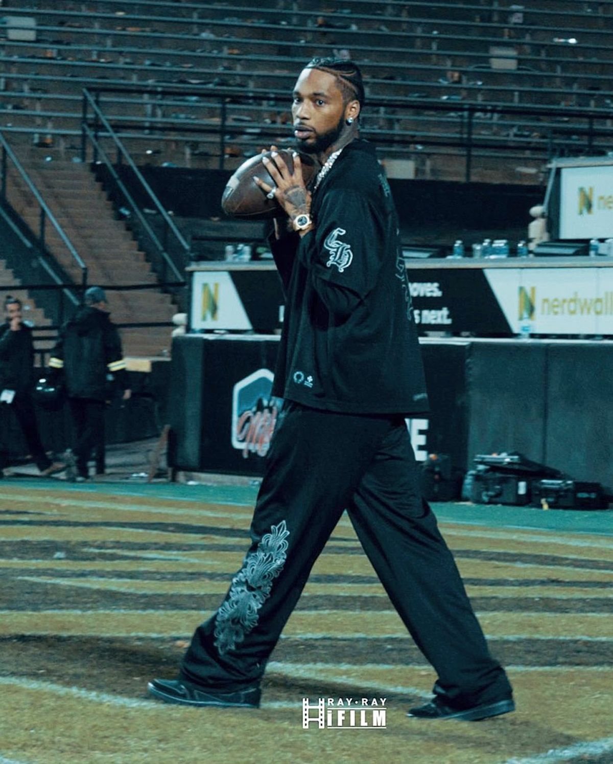 Key Glock Outfit from September 18, 2023 | WHAT’S ON THE STAR?