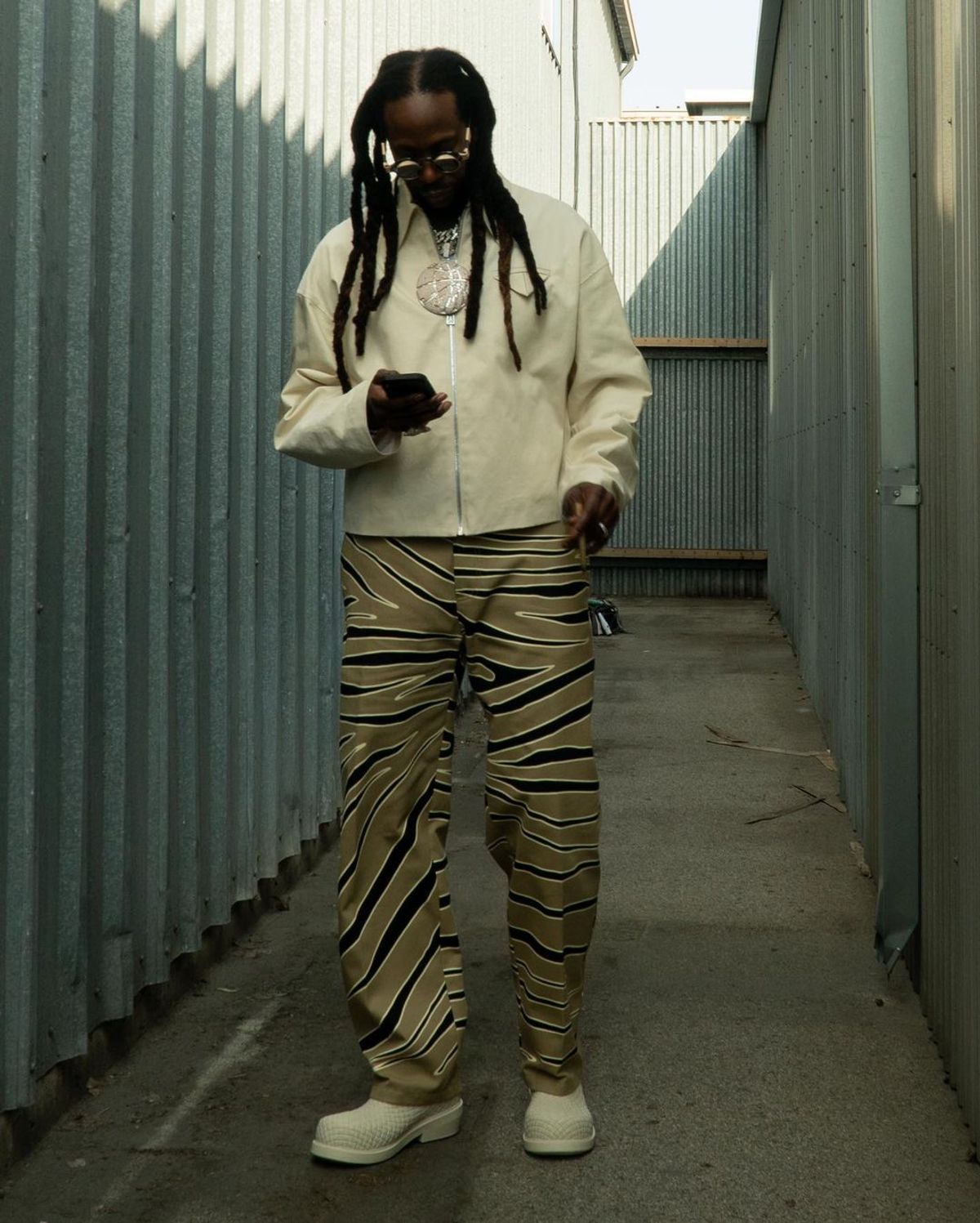 2 Chainz Outfit from September 22, 2023 | WHAT’S ON THE STAR?